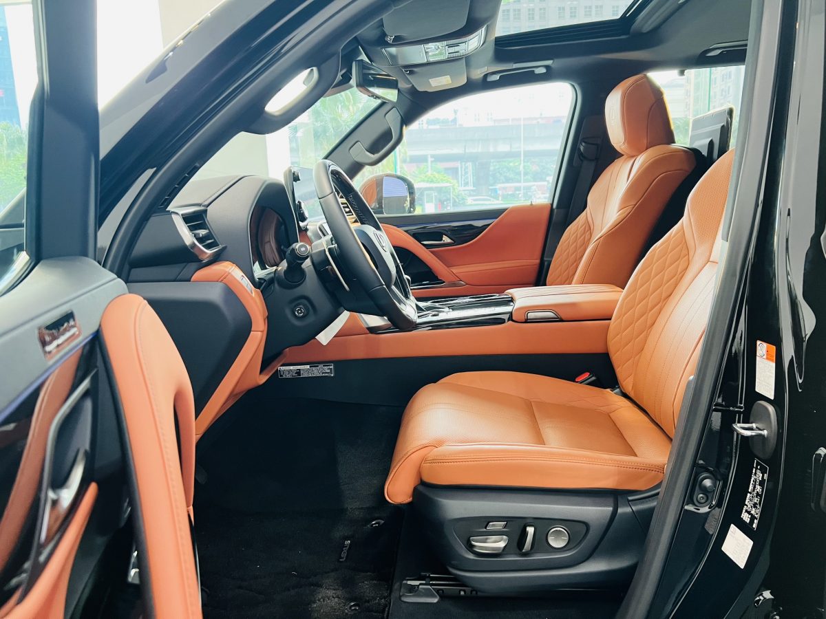 Giới thiệu chiếc Lexus LX 600 VIP màu đen, nội thất nâu