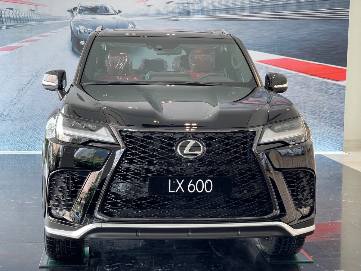 Giá xe Lexus LX 600 F Sport và chi phí lăn bánh dự kiến