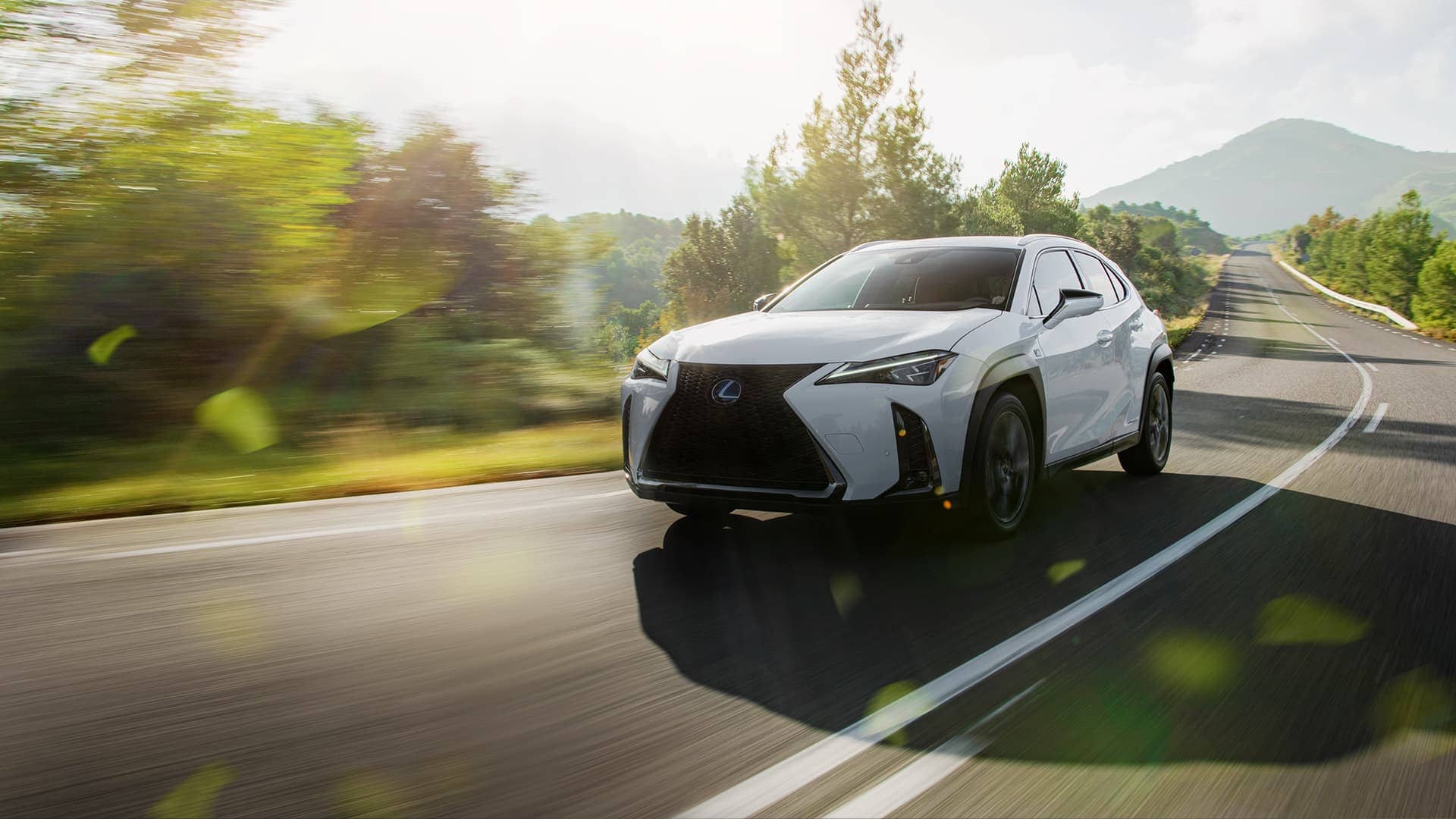 Giữa làn sóng "xe điện", tại sao xe Hybrid của Lexus lại phù hợp với ...