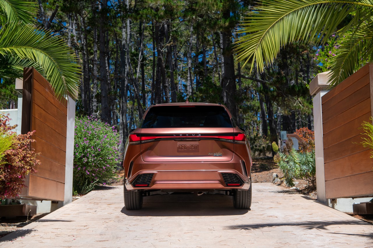 Màu sơn Copper Sonic hoàn toàn mới trên Lexus RX